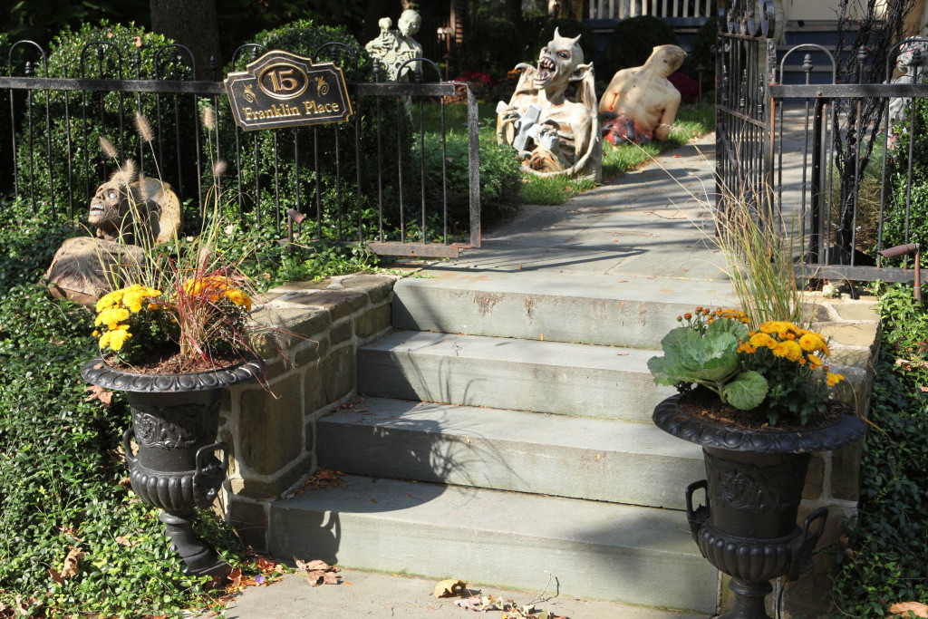 Seasonal Landscaping Display - The Todd Group