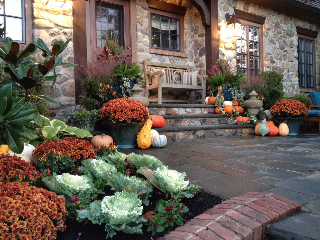 Seasonal Landscaping Display - The Todd Group
