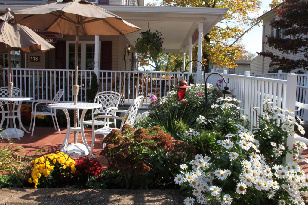 Seasonal Landscaping Display - The Todd Group