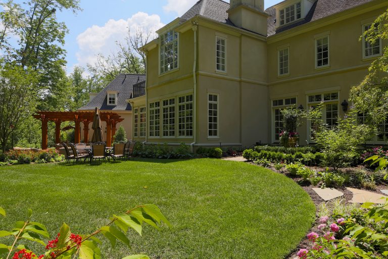 European Manor - An elegant landscaping design for a NJ home